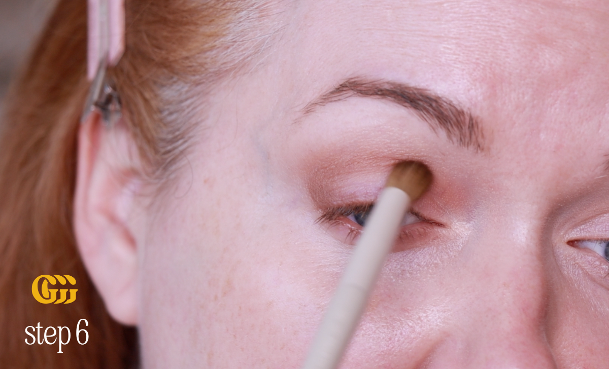 How To Apply Eyeshadow Exactly Like a Professional Makeup Artist | A ...