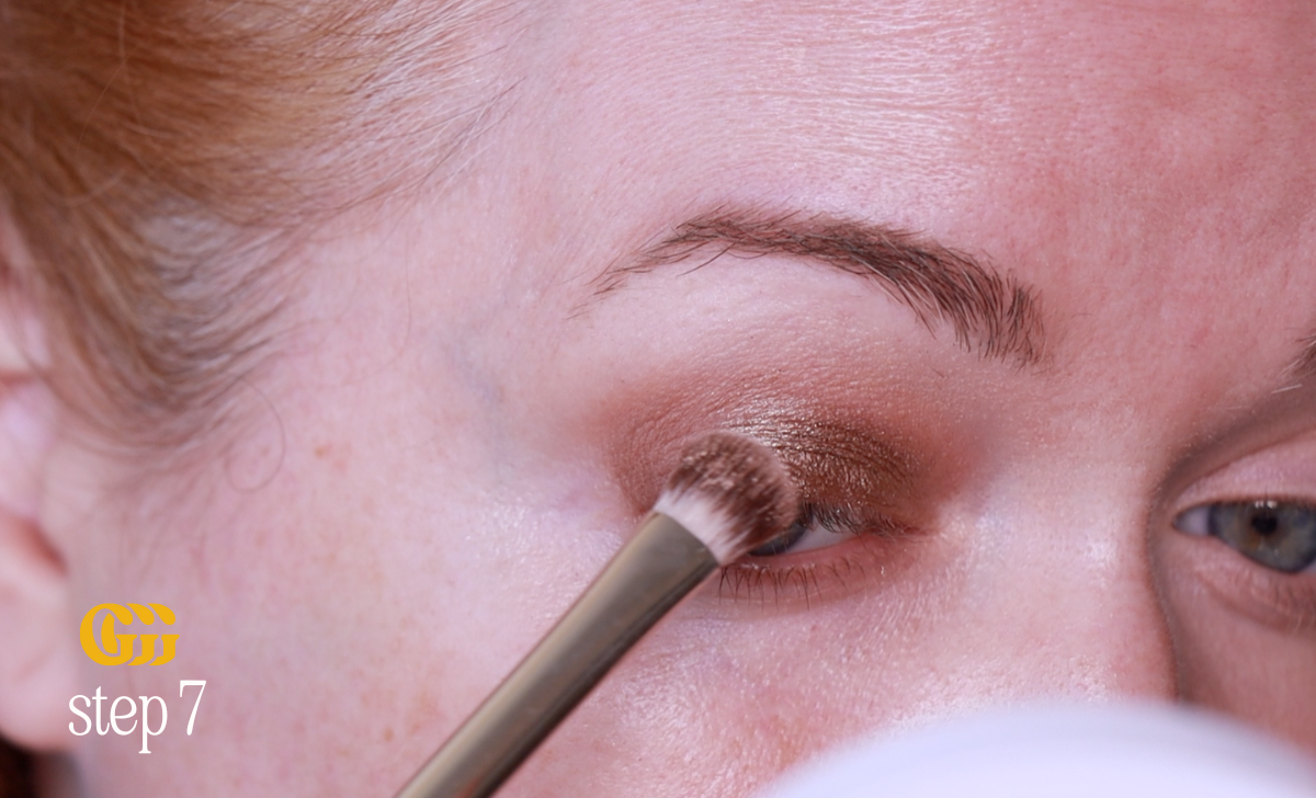 How To Apply Eyeshadow Exactly Like a Professional Makeup Artist | A ...