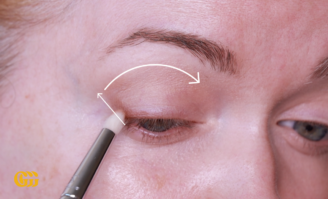 How To Apply Eyeshadow Exactly Like a Professional Makeup Artist | A ...